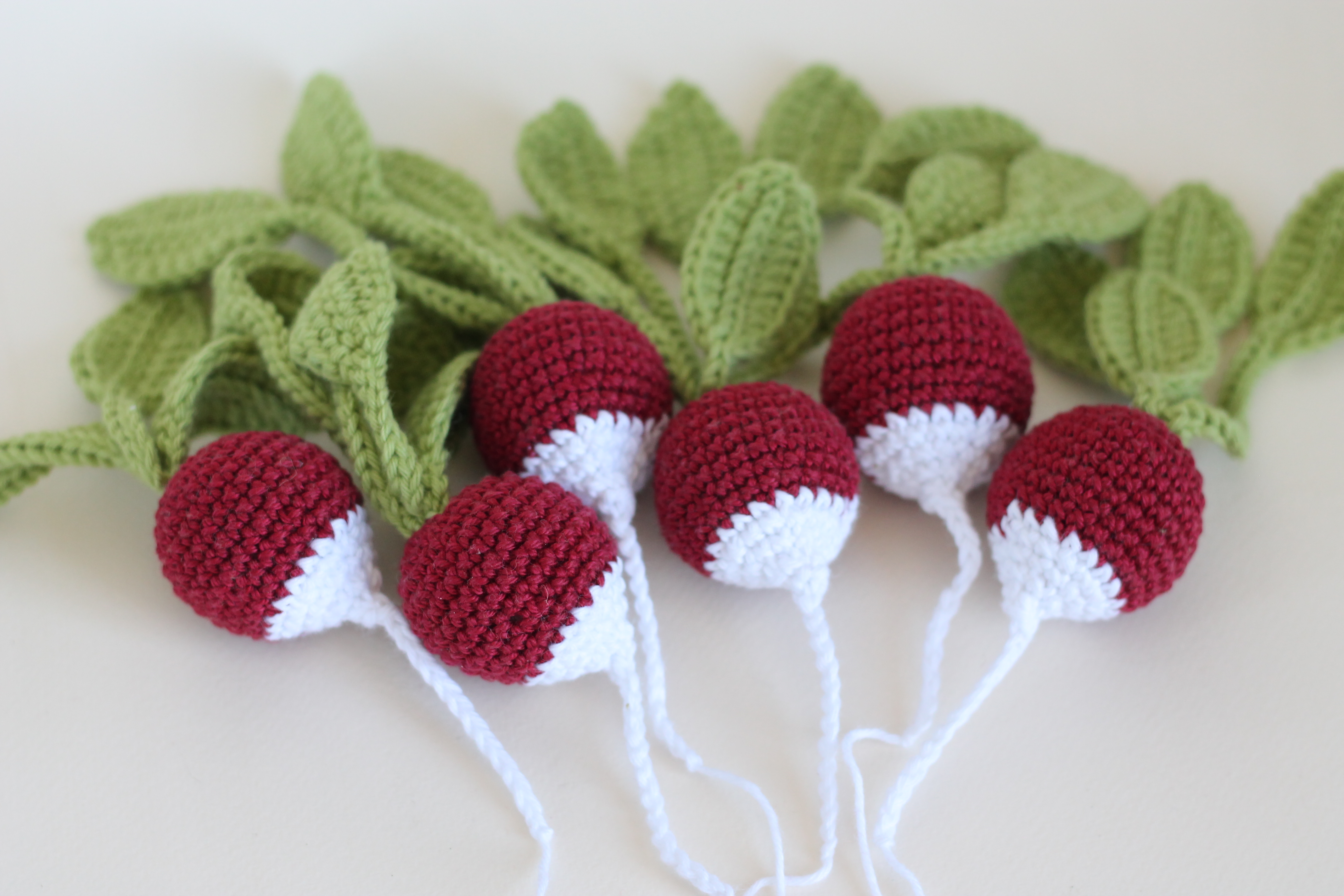 Amigurumi radish FREE CROCHET PATTERN - KNITTED STORY BEARS