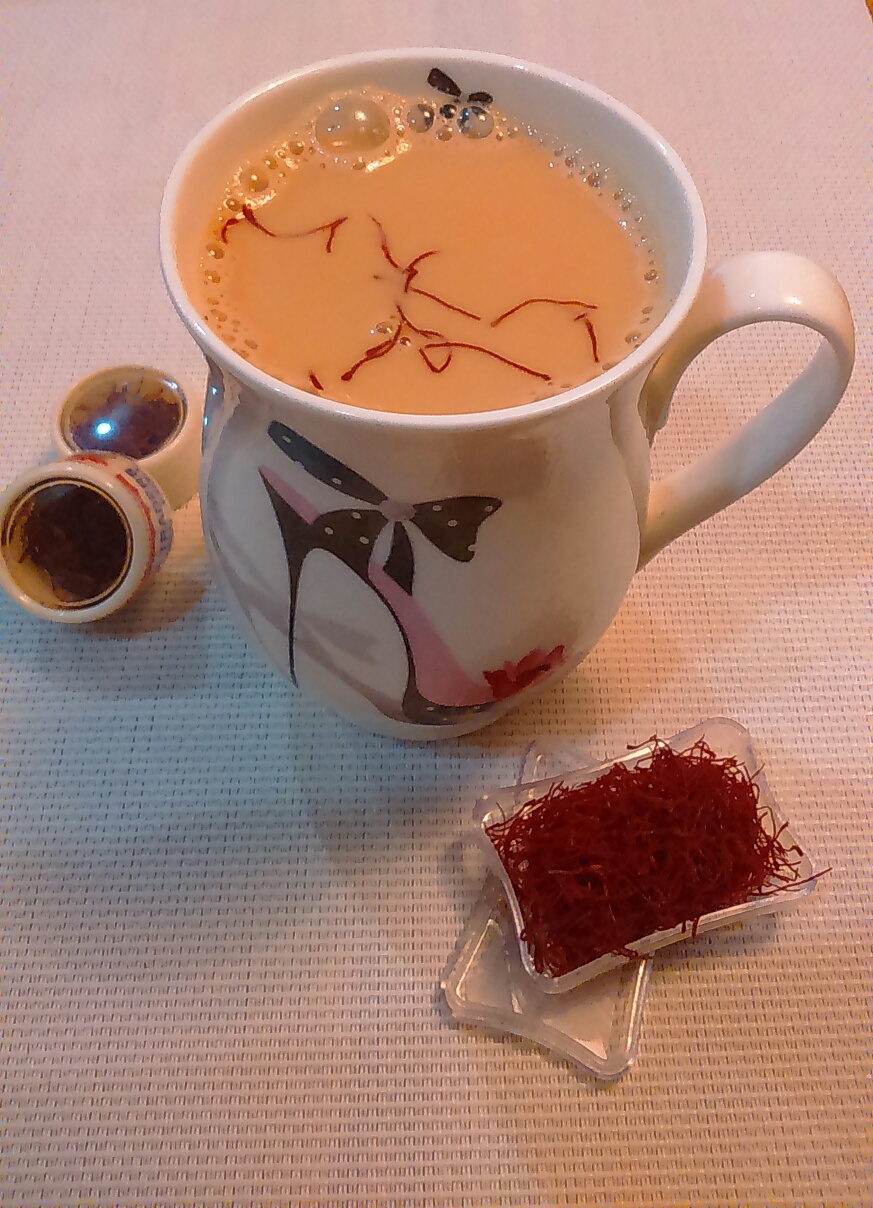 sarguna's fantabulous kitchen: Kesar Chai/Saffron Milk Tea