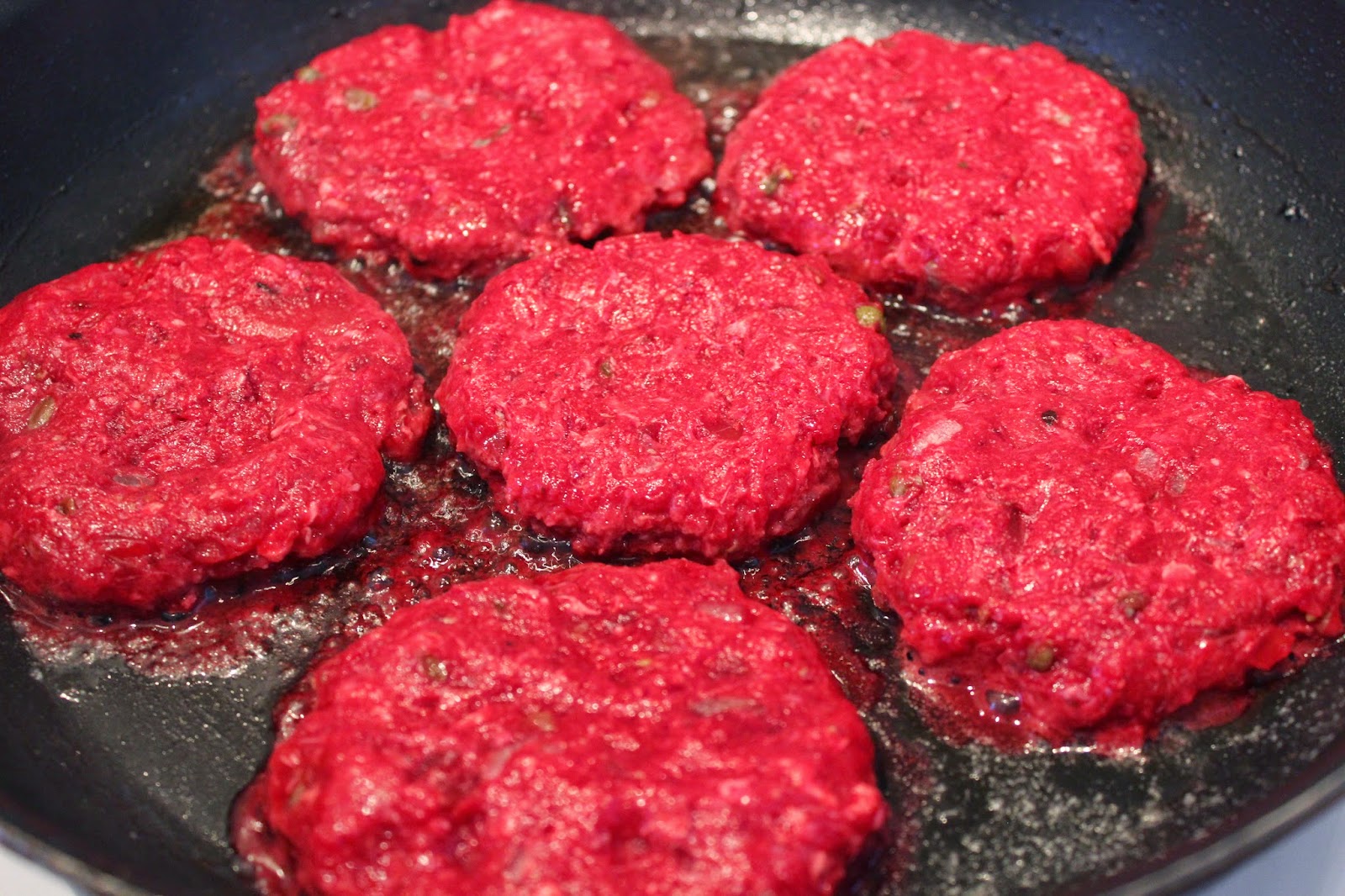 Makuja visioista: Lindströmin Pihvit ja Kermakastike