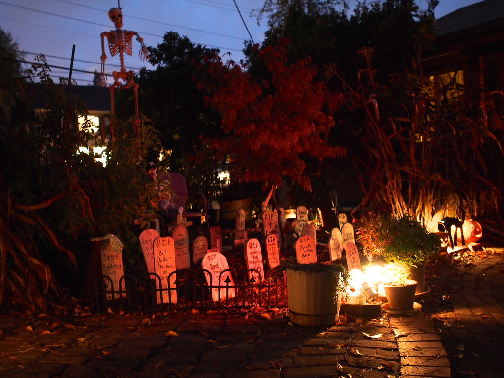 PUMPKINROT.COM: The Blog: Yard Monsters