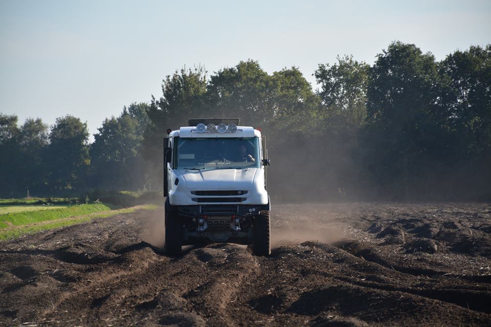 DIECIOCHO RUEDAS: CONFIRMADO.,.. DOS SCANIA DEL EQUIPO DAKARSPEED ...