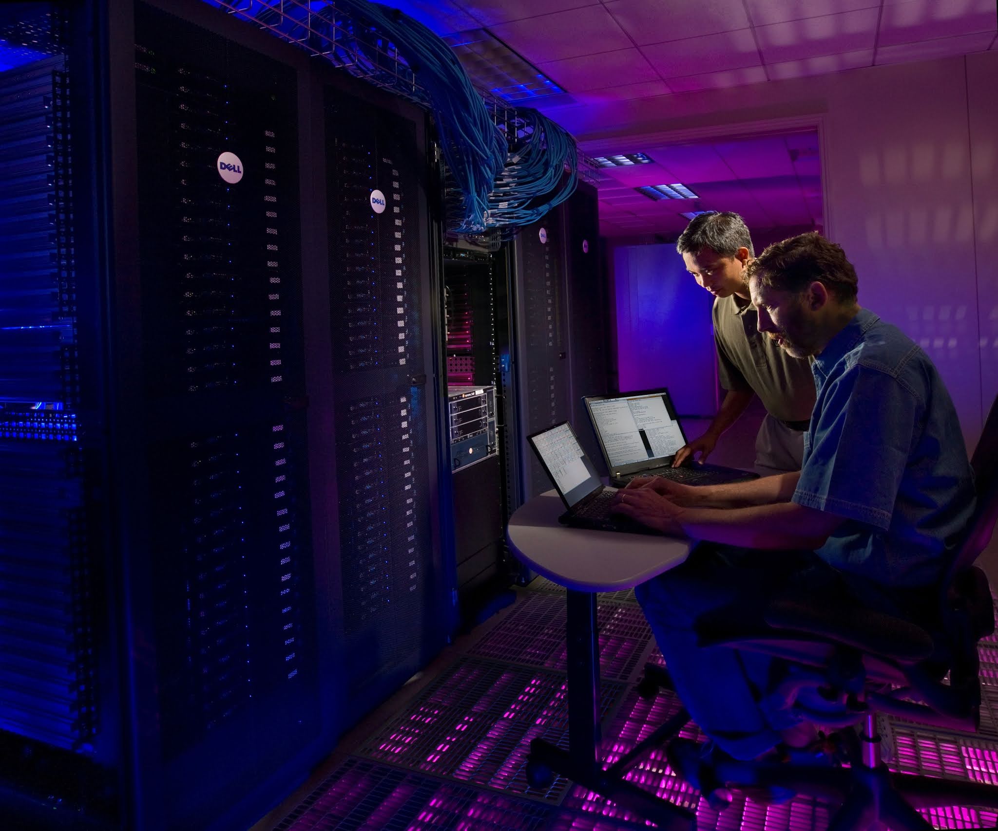 Perbedaan Umum Dedicated Server dan Colocation Server, Lengkap Dengan ...