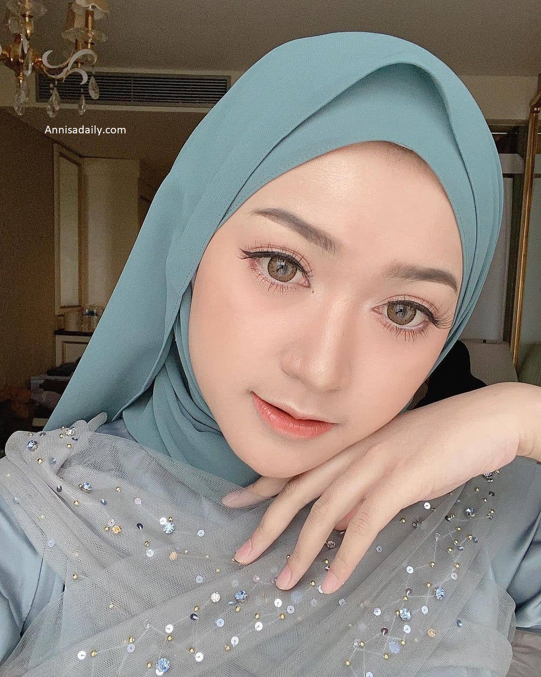 Tak Perlu Berlebihan, Ini Inspirasi Make Up Natural untuk Muslimah Saat ...