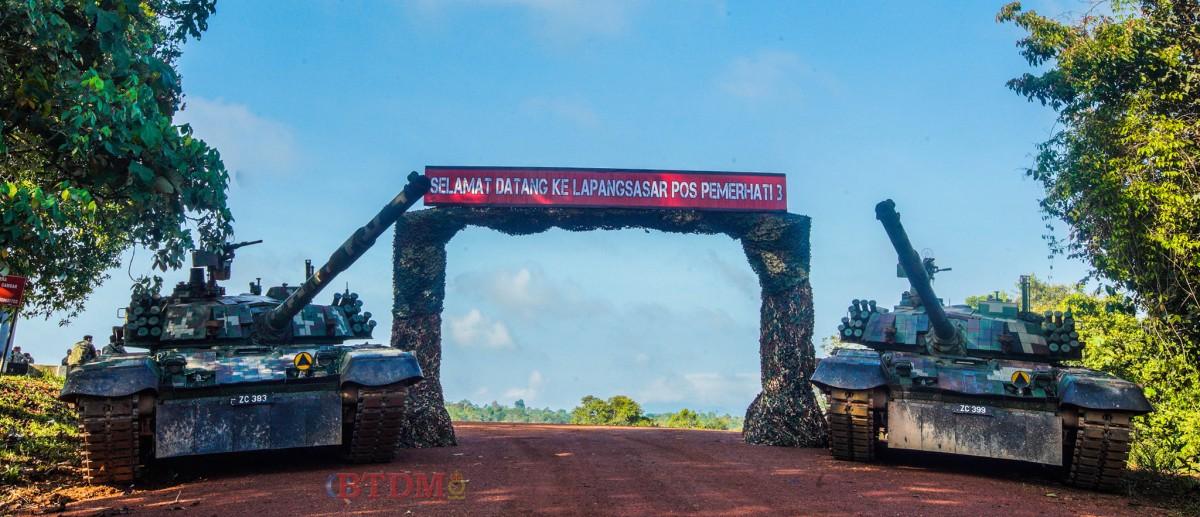 The Dead District: PT-91M Pendekar MBTs of the Malaysia Army at firing ...
