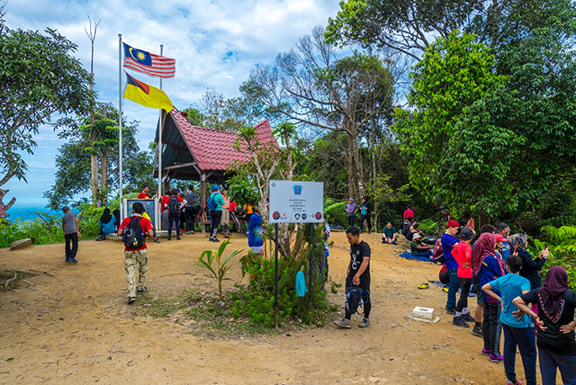 KC & the Sunshine Runners: Gunung Angsi Hike