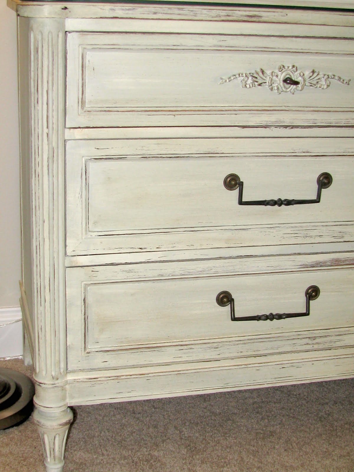 One Cheap Mama: Antique Distressed Dresser using Chalk Paint