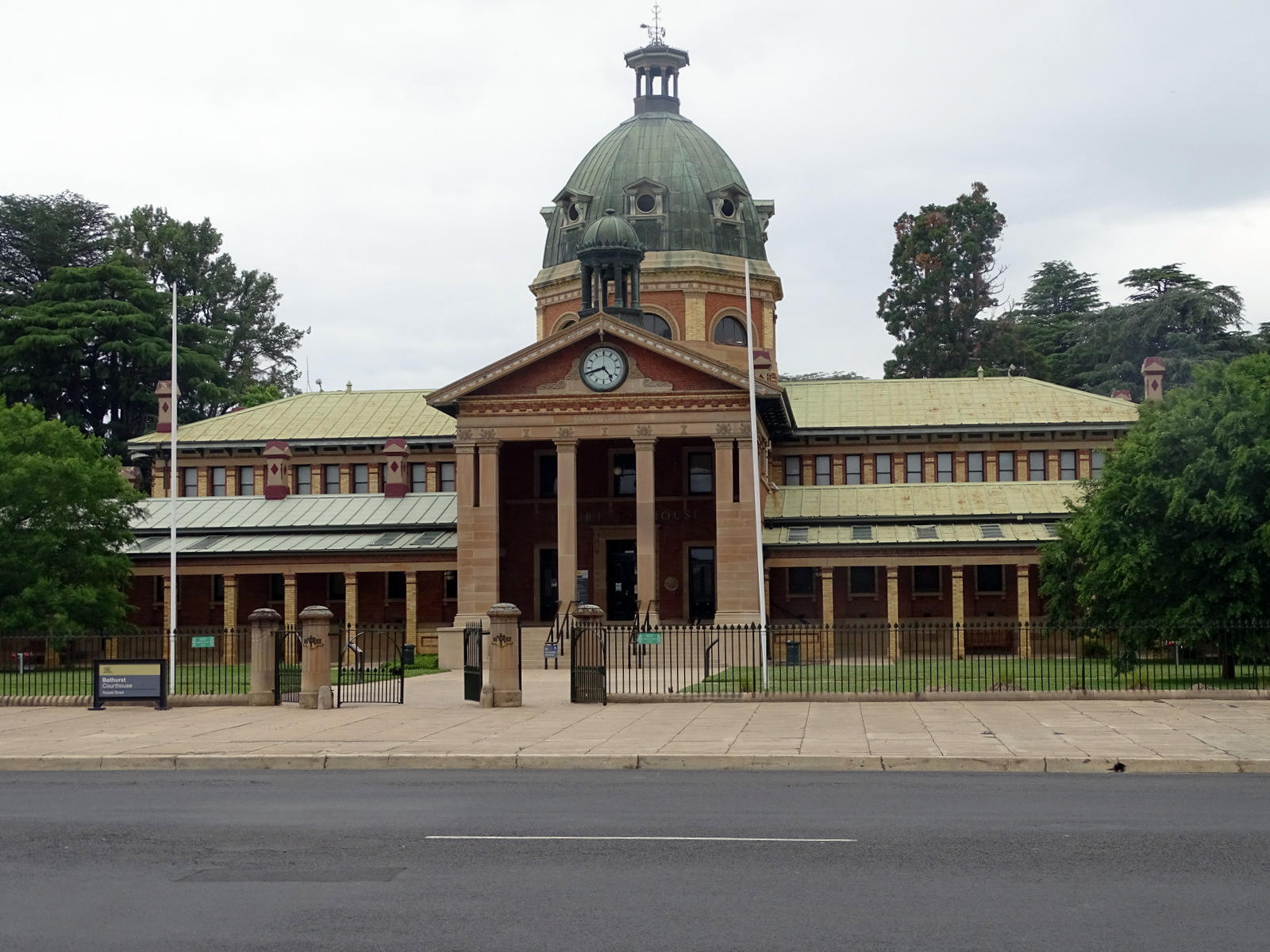 Andrew and Nikki around Oz