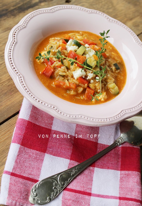 Penne im Topf: Reis-Suppe mit Feta