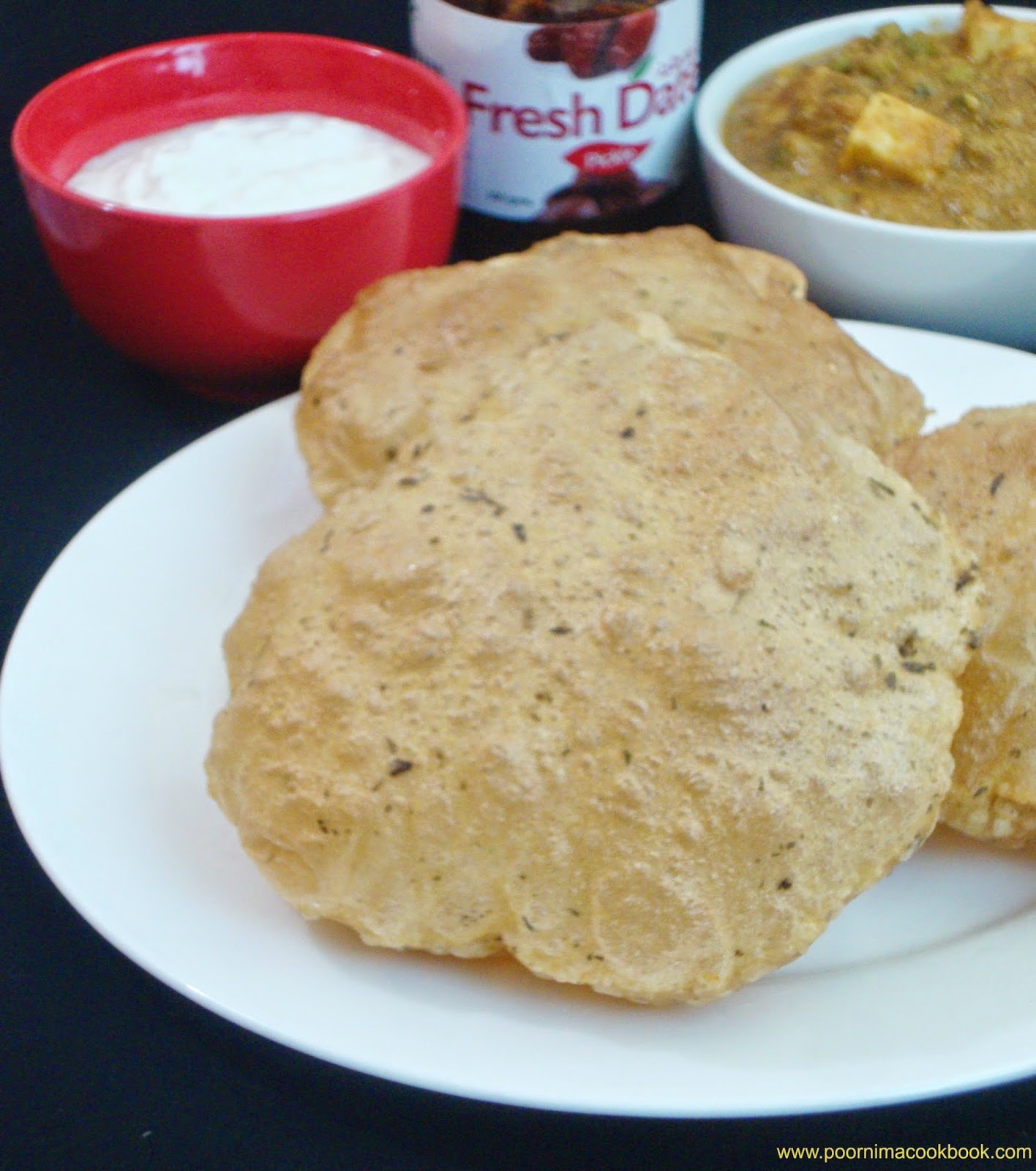 Methi Poori / Puri (using Kasuri Methi leaves / Dried Fenugreek Leaves)