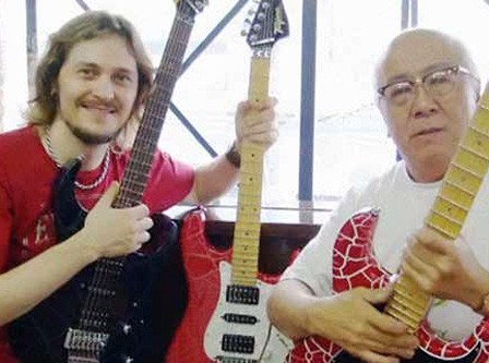 A arte de tocar guitarra: Guitarristas Brasileiros - Juninho Afram