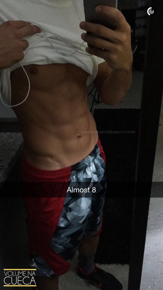 Cameron Dallas sensualizando no snapchat - Volume na Cueca