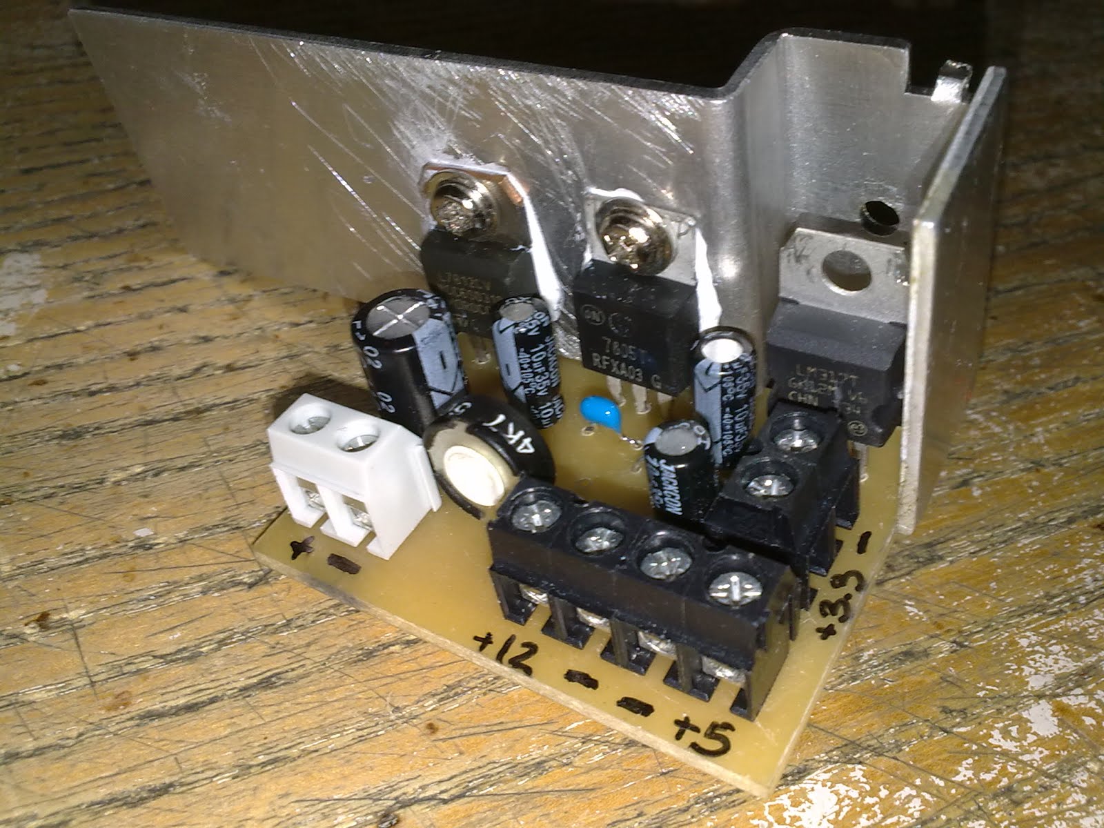 Ros Ingeniería: Fuente lineal compacta - múltiples tensiones