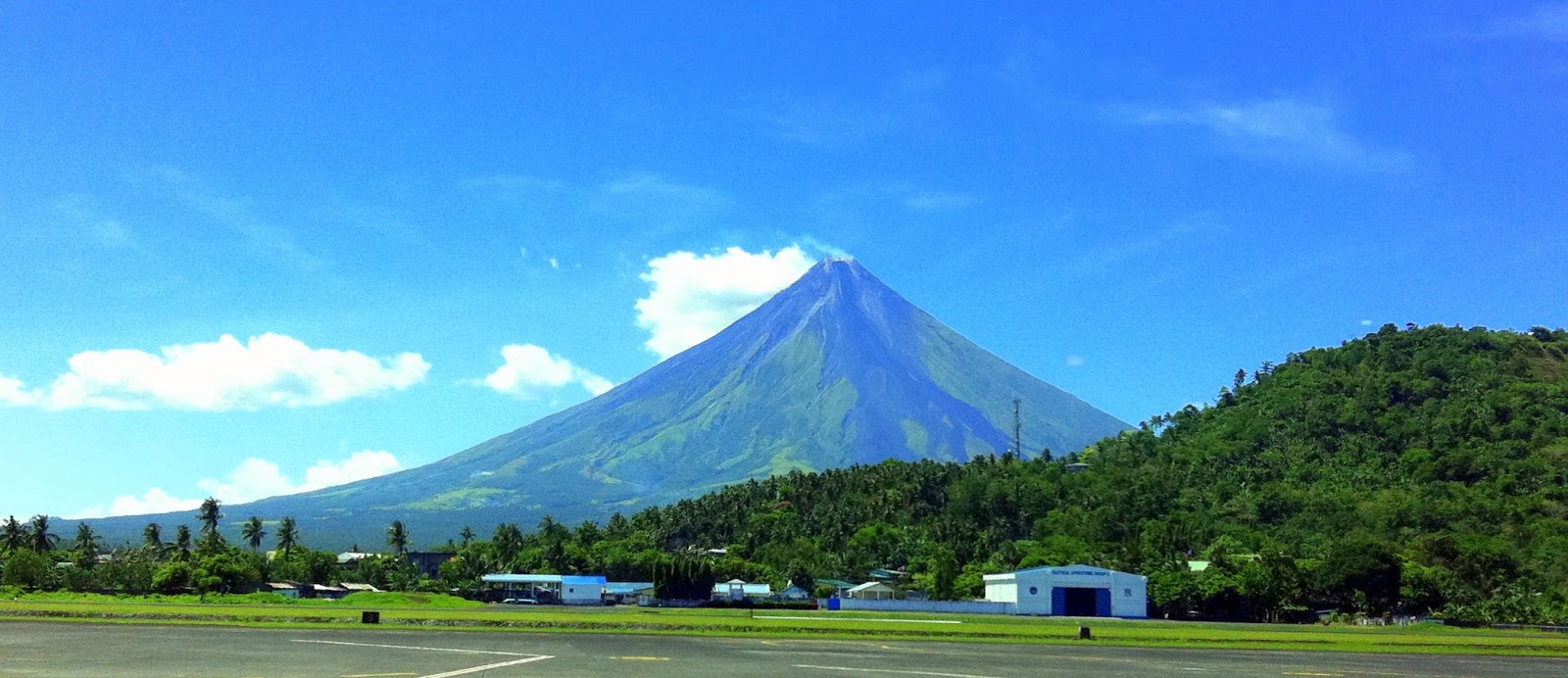 naga-a-naga: Mayon: a universe on itself