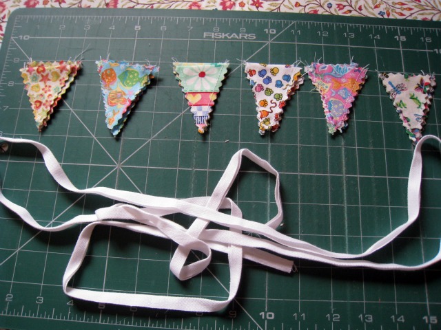 RosMadeMe: Midweek Mini-Tute - Mini Bunting
