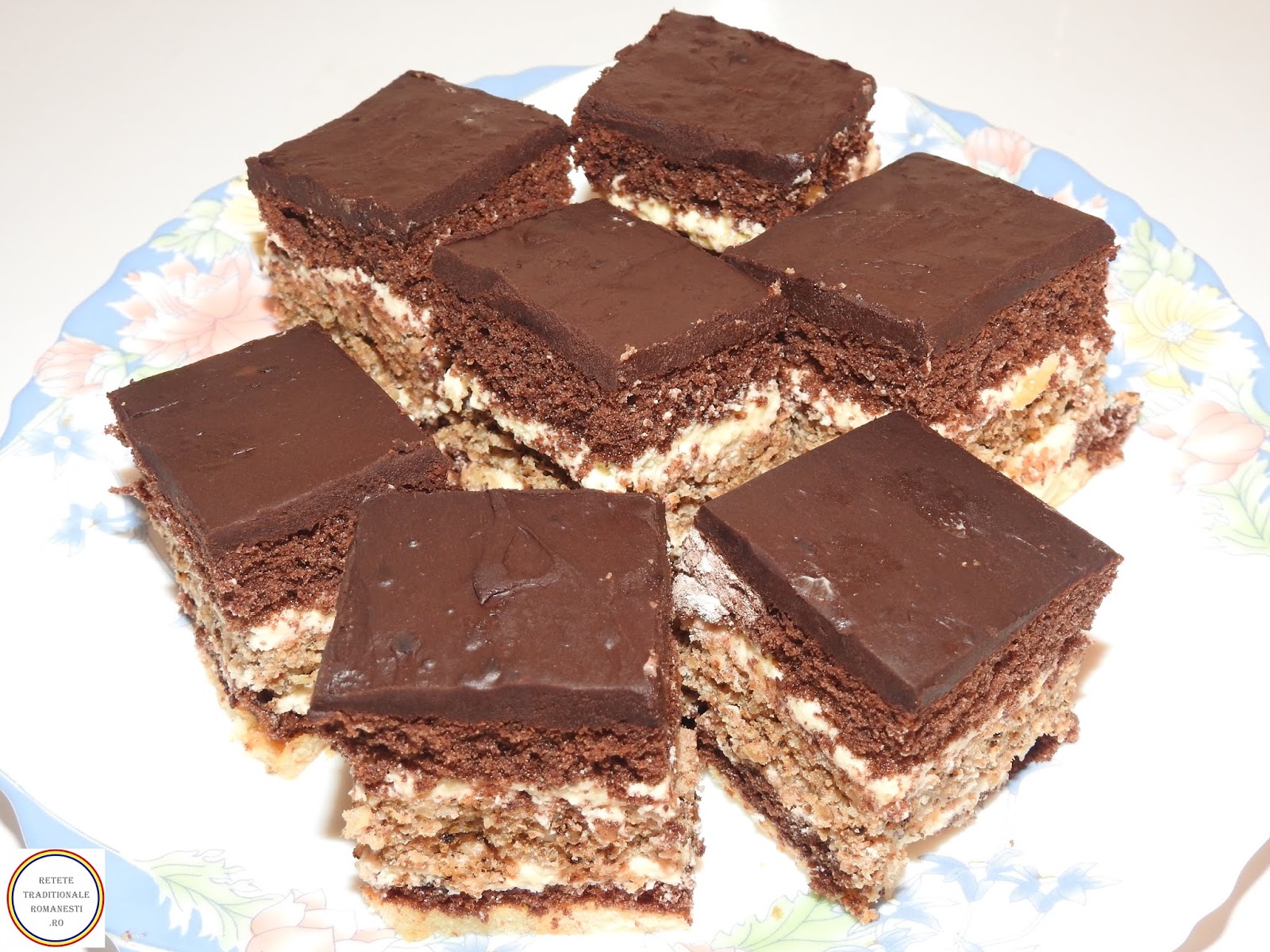 Prajitura cu nuca si ciocolata reteta | Retetetraditionaleromanesti.ro