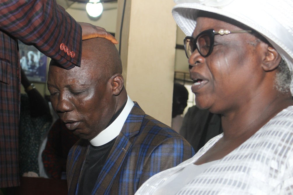 Pastor Samuel Ojo formally inducted as District Superintendent, Oke ...