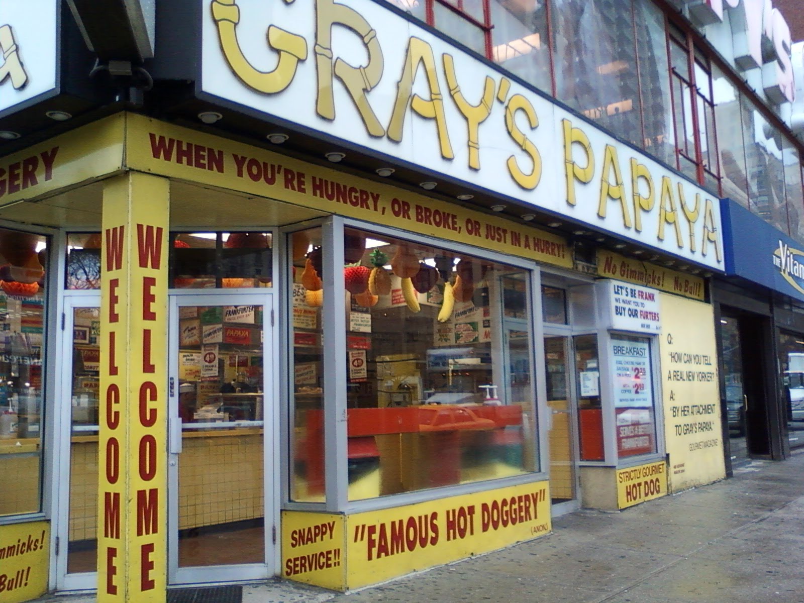 New York: Gray's Papaya