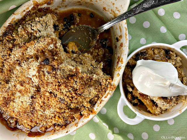 Olla-Podrida: Celtic Apple Crumble with Irish Whiskey Cream Sauce