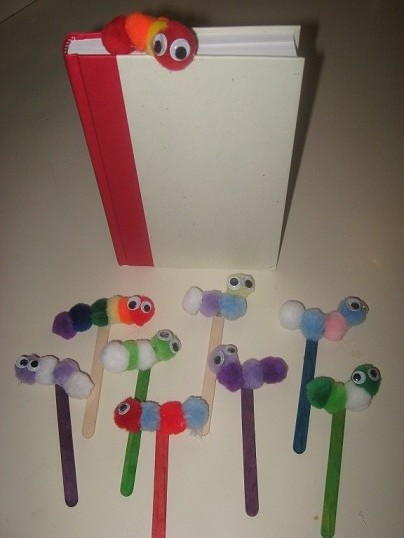 Ray-Chill's World: Book Worm Bookmark Craft ~TOOoooo Cute!!