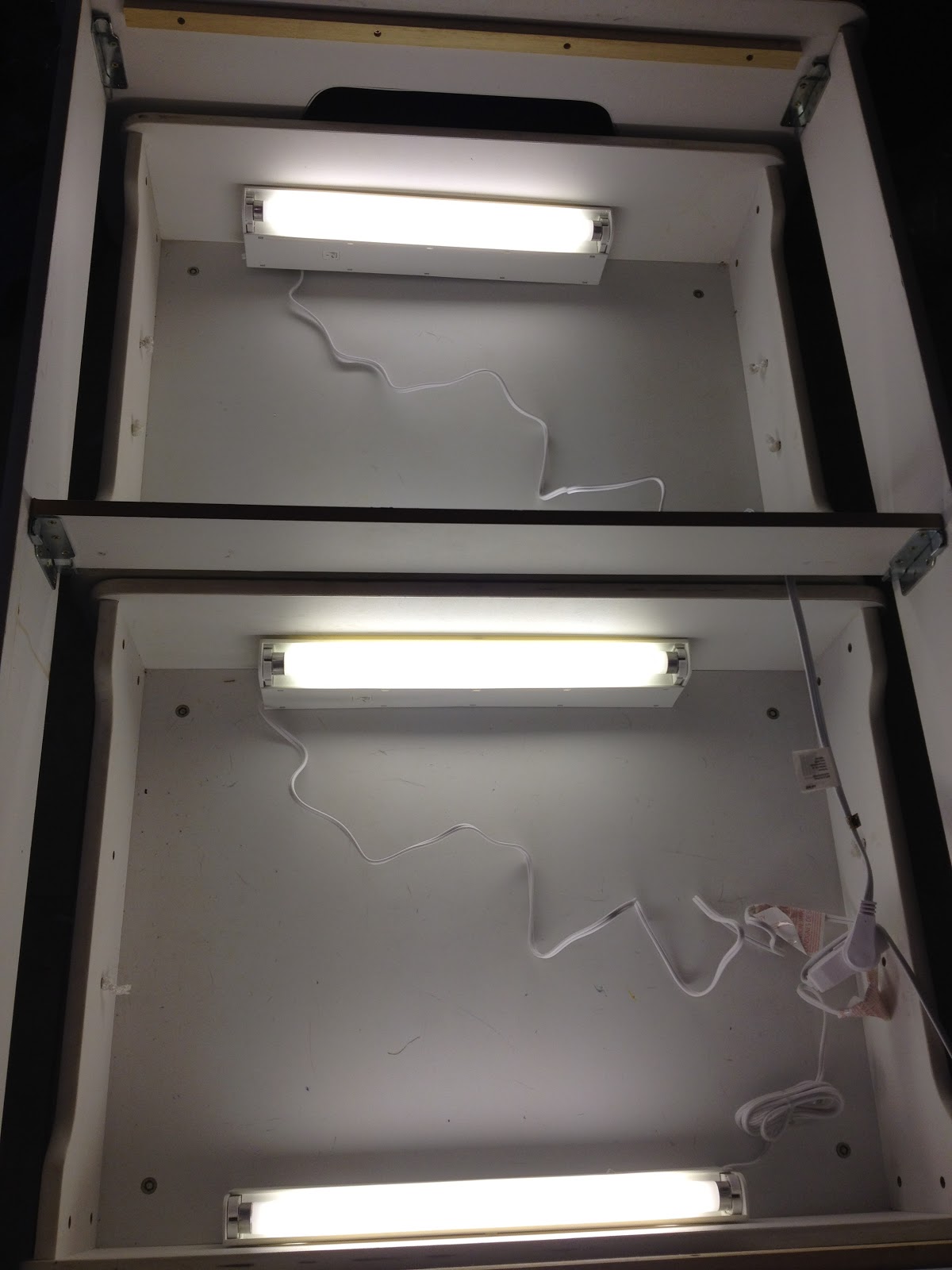 Life with my little loves: DIY Light Table