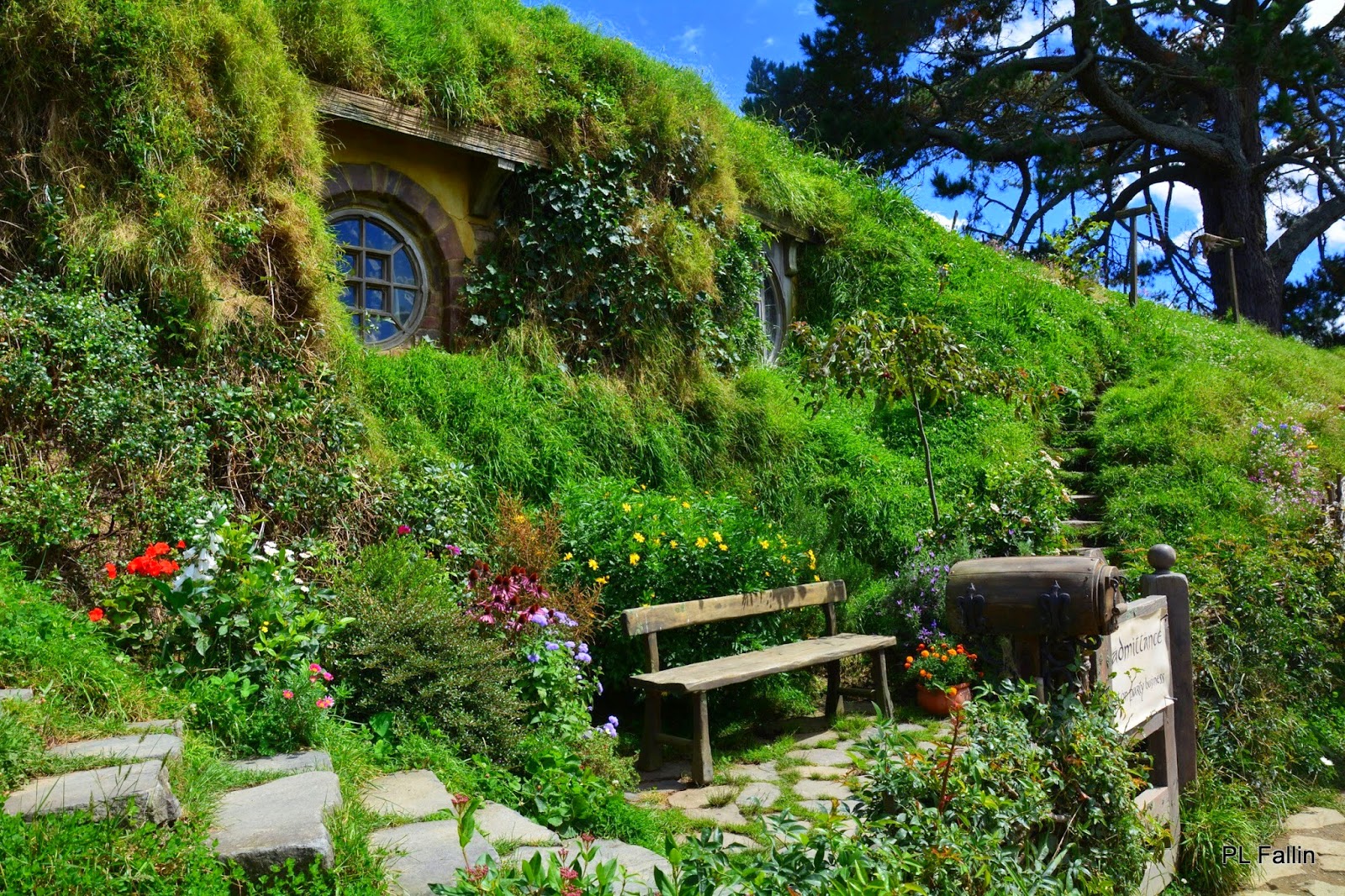 PL Fallin Photography: Bilbo Baggins "Good Morning" Bench