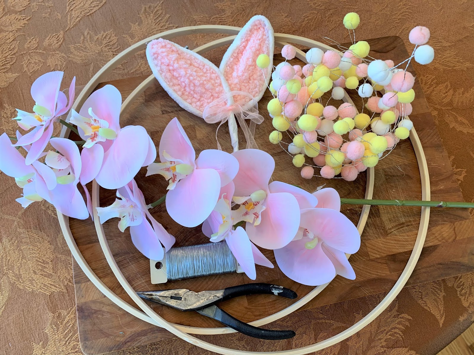 This Kansas City Mama: DIY Spring Embroidery Hoop Wreath