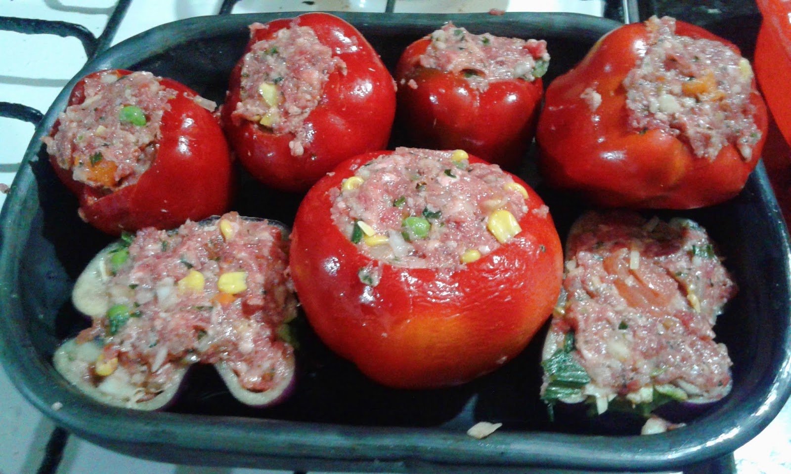 Conjunción de Alegrías y Sabores: Ajíes morrones rojo rellenos