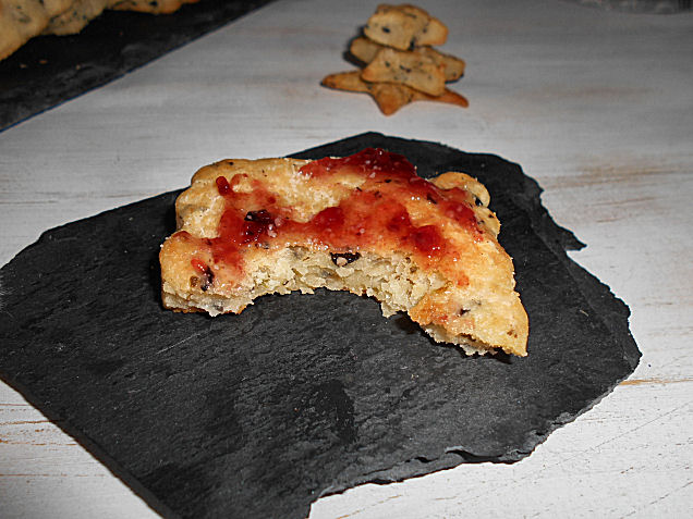 Tostas caseiras de parmesão, azeitonas e oregãos Coisas simples são a ...