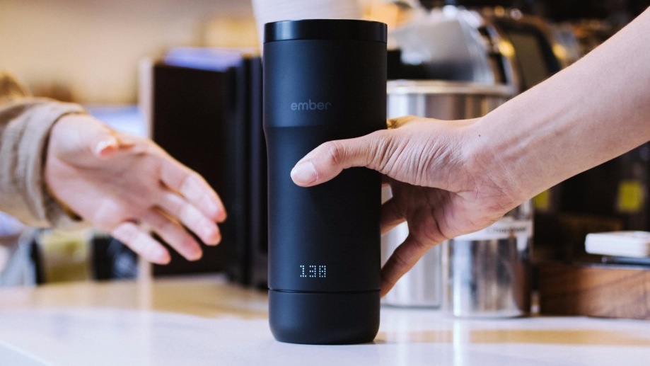 Smartphone-controlled mug keeps coffee at the perfect temperature for ...