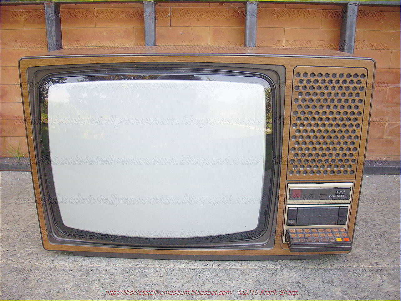 Obsolete Technology Tellye !: ITT IDEAL COLOR 3331 OSCAR YEAR 1979.