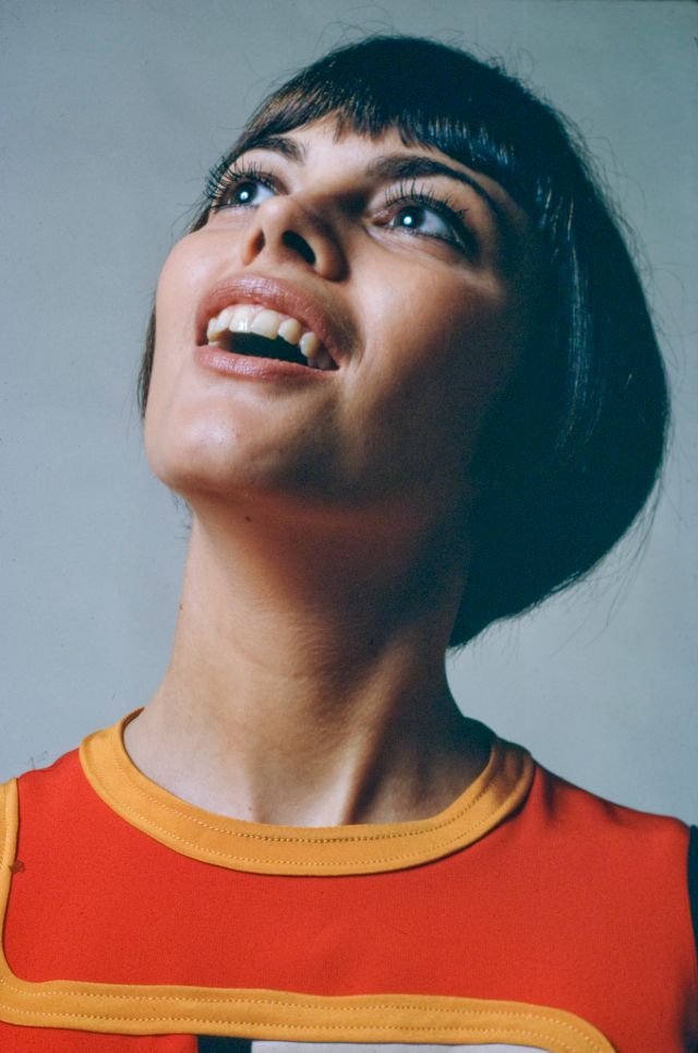 35 Beautiful Portrait Photos of French Singer Mireille Mathieu in the ...