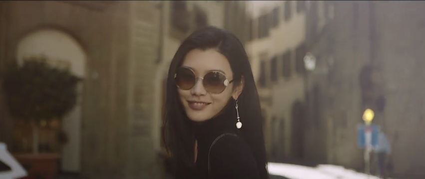 Salvatore Ferragamo pubblicità con modella cinese a Firenze con Foto ...