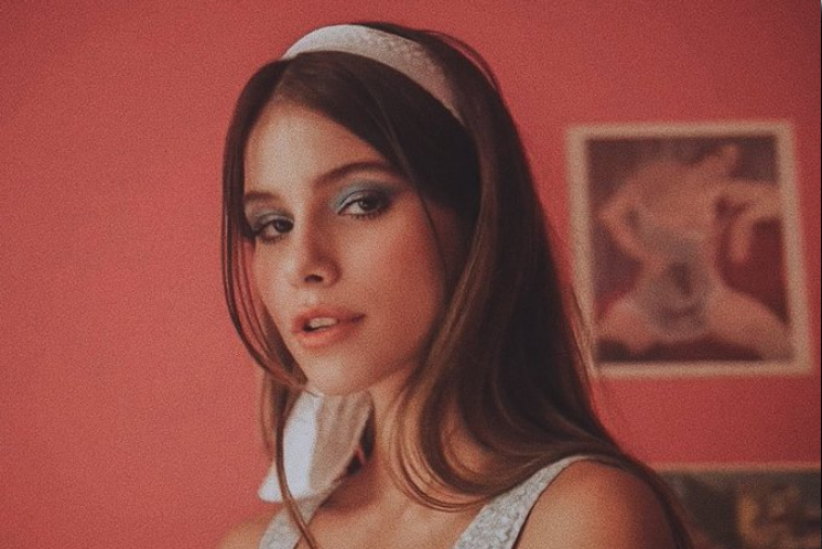 Clarissa Muller estreia na música com 5 faixas autorais - Keeping Track