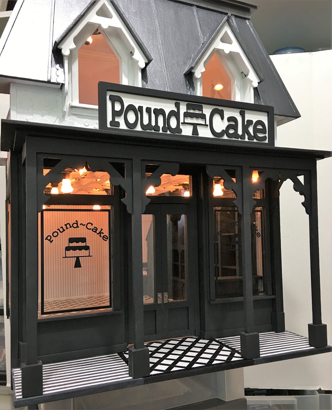 My Miniature Madness: Pound Cake Exterior: A Happy Ending...