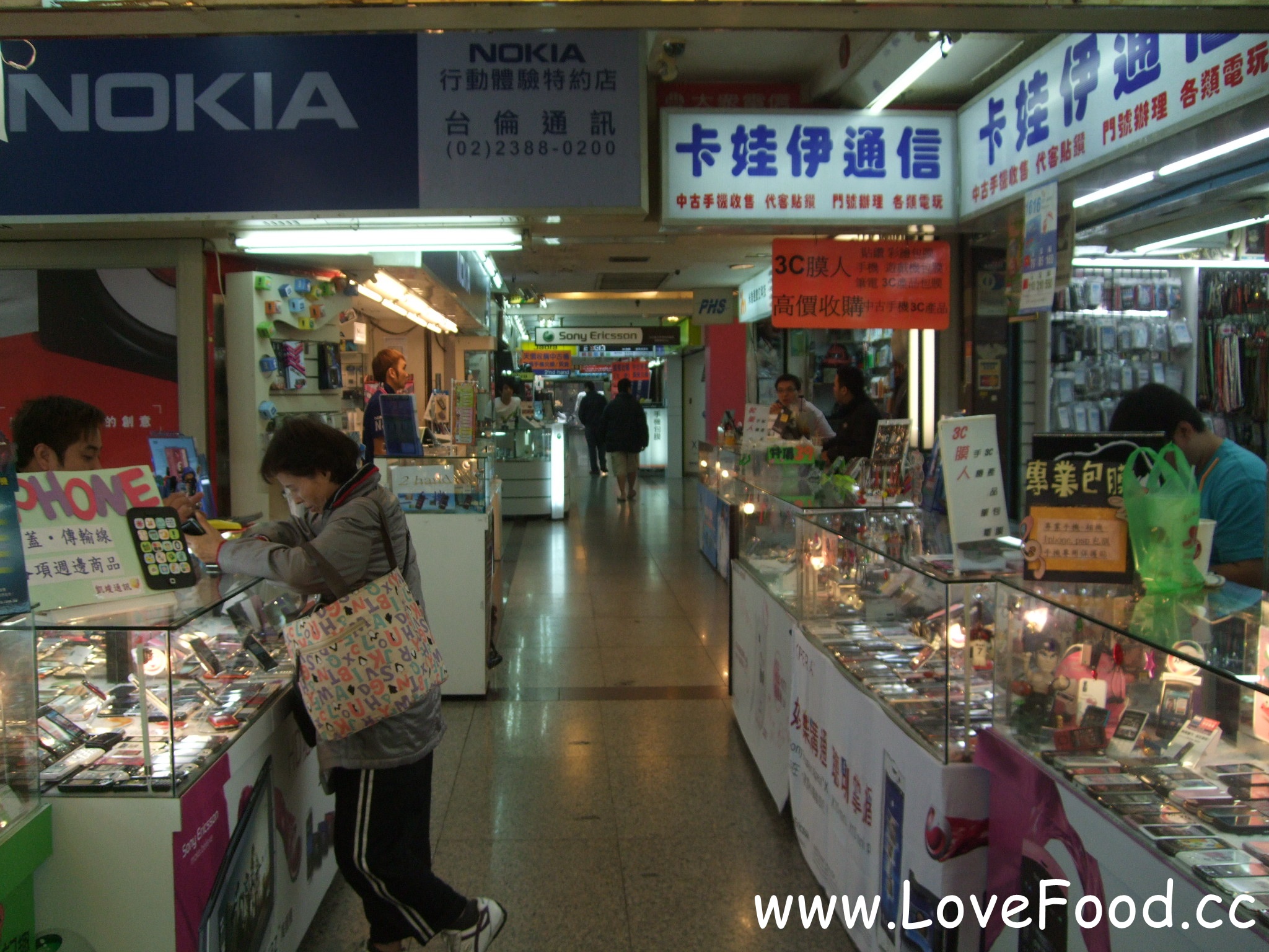 台北萬華-獅子林大樓-西門町買手機 各式尾牙主題服裝-shi zi lin da lou