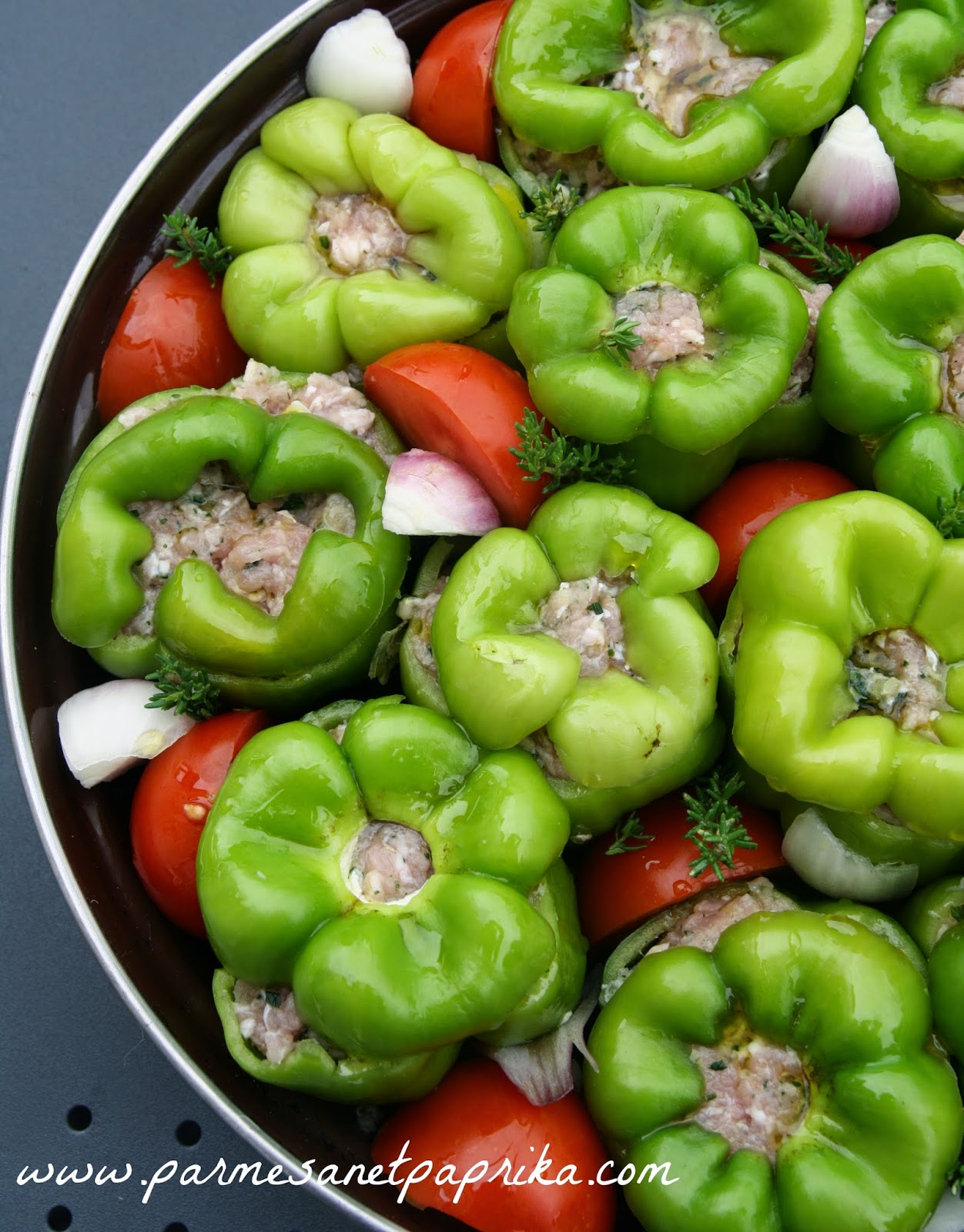 Parmesan et Paprika: Petits Poivrons à la Viande