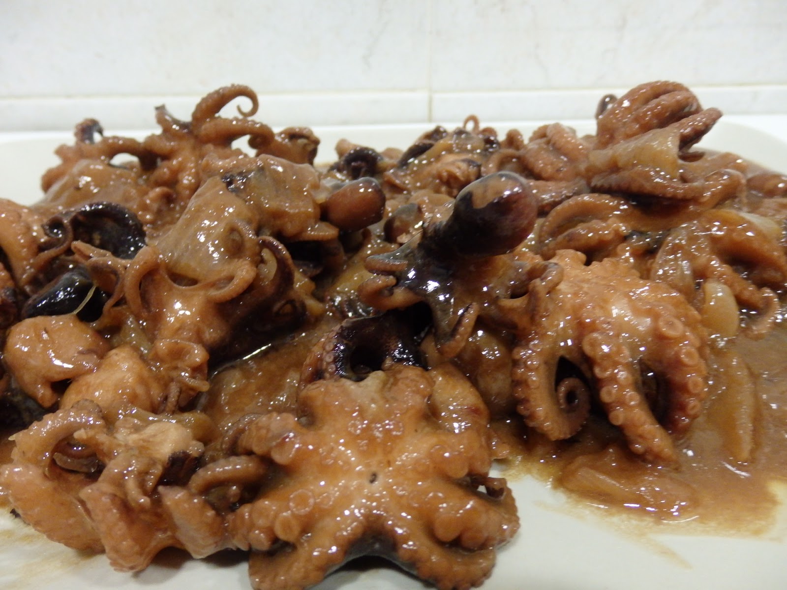 OSUKAA IS COOKING: PULPITOS CON CEBOLLA Y SALSA TERIYAKI / BABY OCTOPUS ...