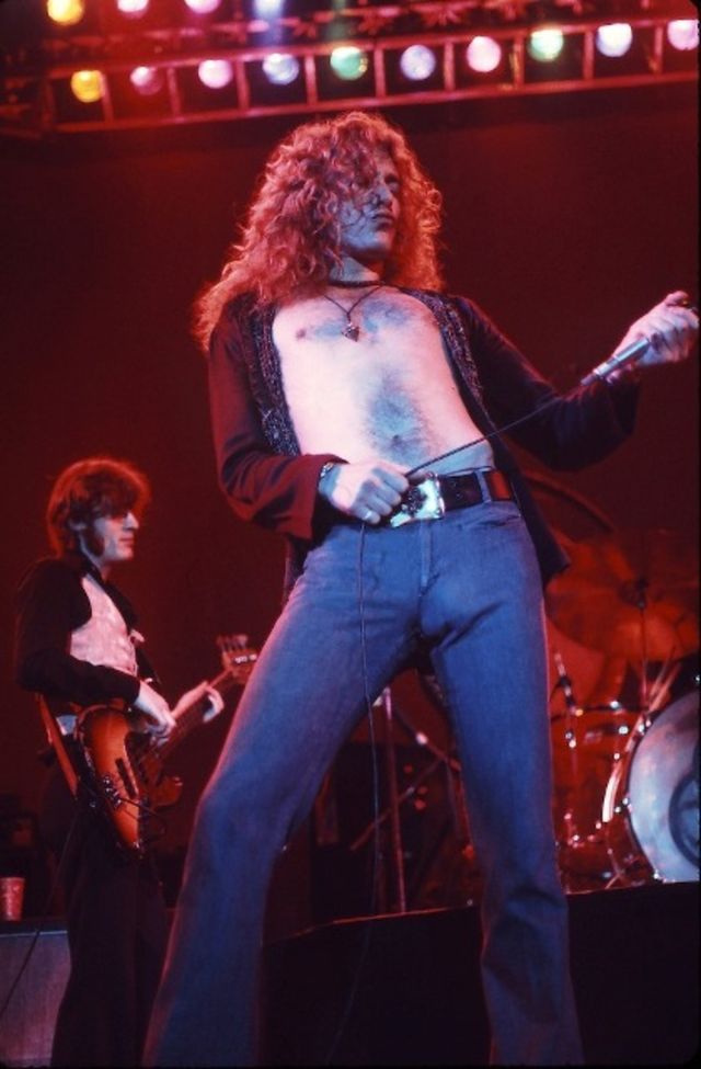 20 Amazing Photographs of Robert Plant in Flares and Skin Tight Jeans ...