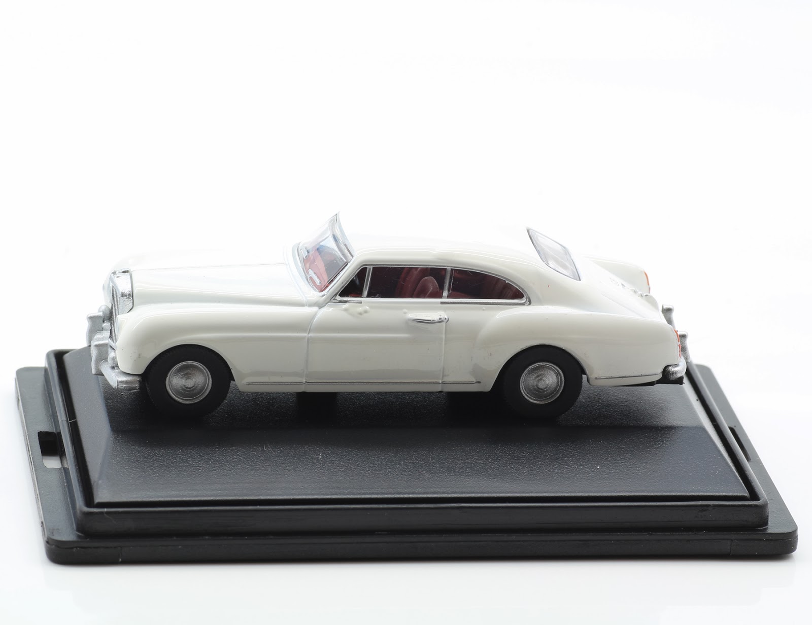 Incredible Mini Garage: Bentley S1 Continental 1955 Fastback Oxford 1/76