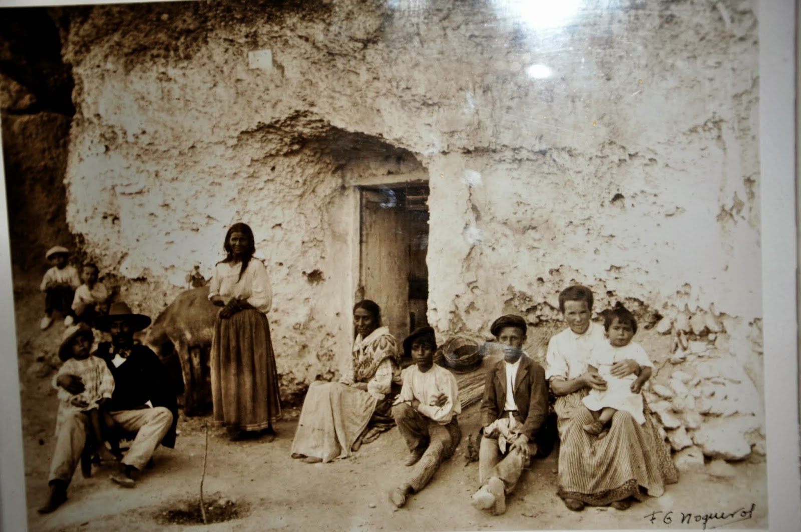 Itchy Feet Adventures: The Caves of Granada in Sacromonte