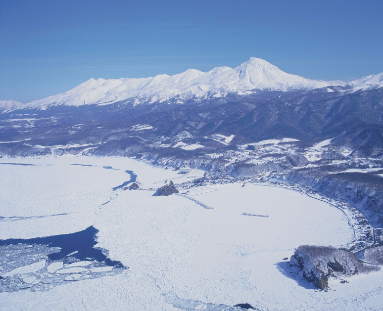 Four Seasons in Japan: Drift ice attached to coasts of Hokkaido
