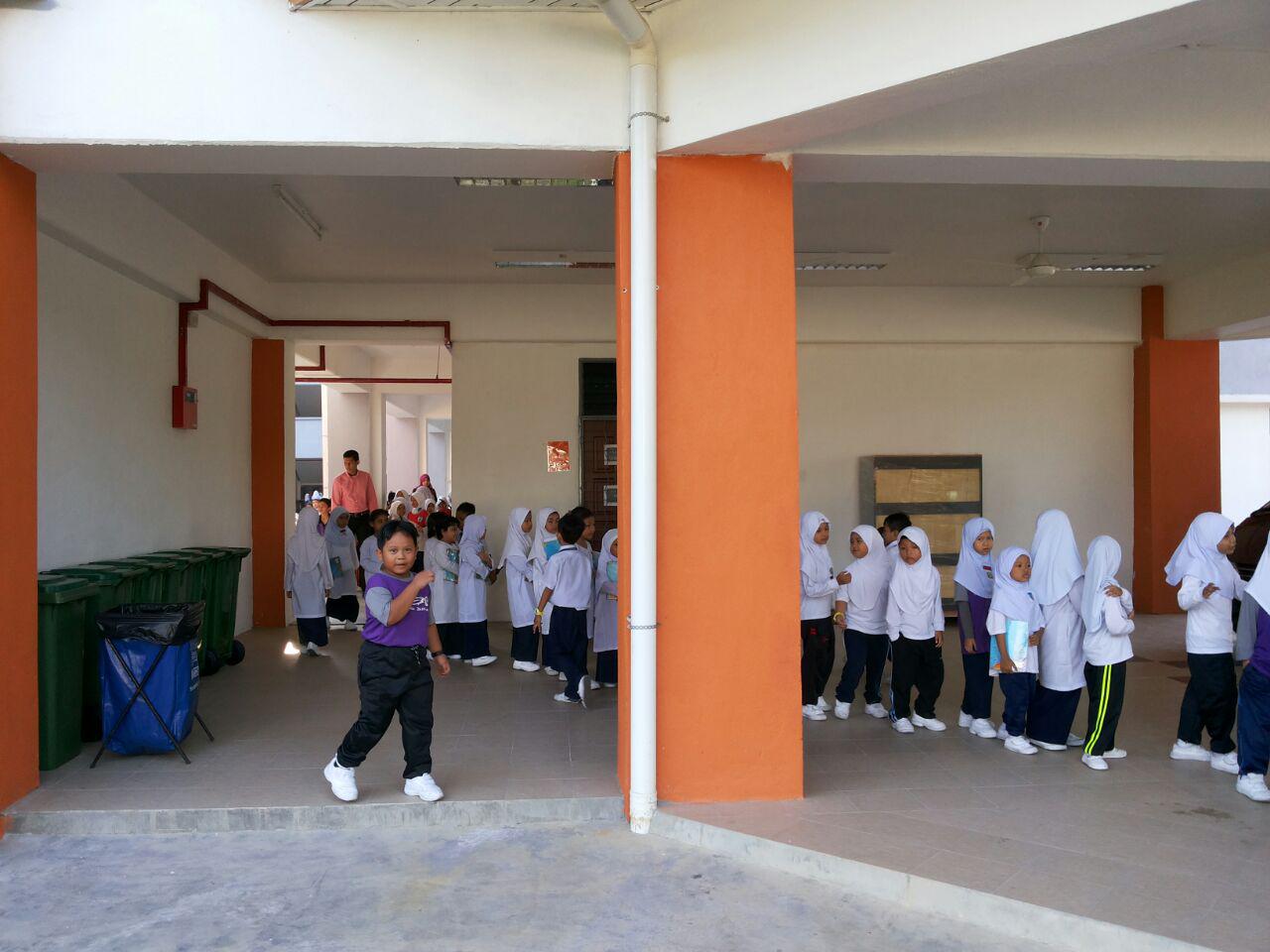 MINUM MILO AND JADI SIHAT DAN KUAT ~ Sekolah Kebangsaan Putra Heights 2