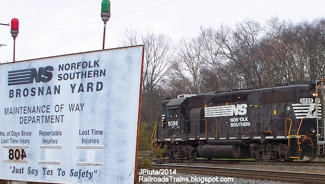 RAILROAD Freight Train Locomotive Engine EMD GE Boxcar BNSF,CSX,FEC,Norfolk Southern,UP,CN,CP ...