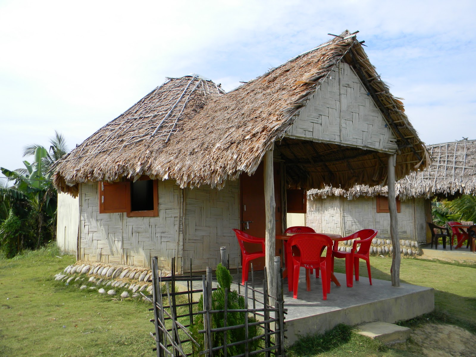 AwesomeAndamans: The resort. Eco-friendly bamboo huts, facilitating one ...