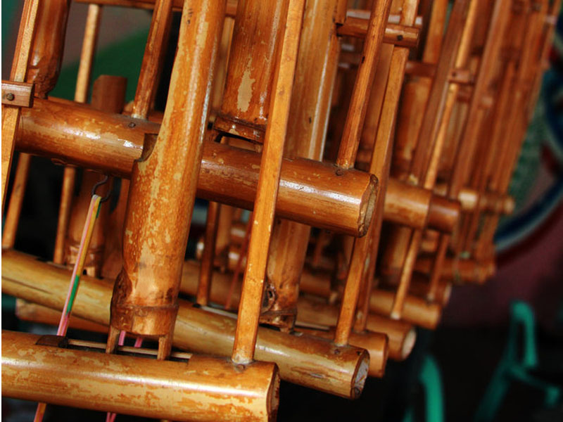 Diam - diam: traditional musical instruments java "angklung"