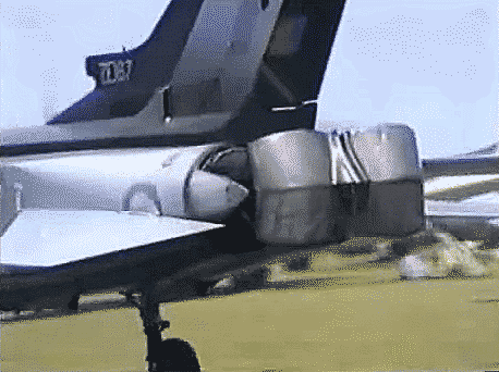 Reverse thrust on an Antonov An-74T-100. : r/WeirdWings