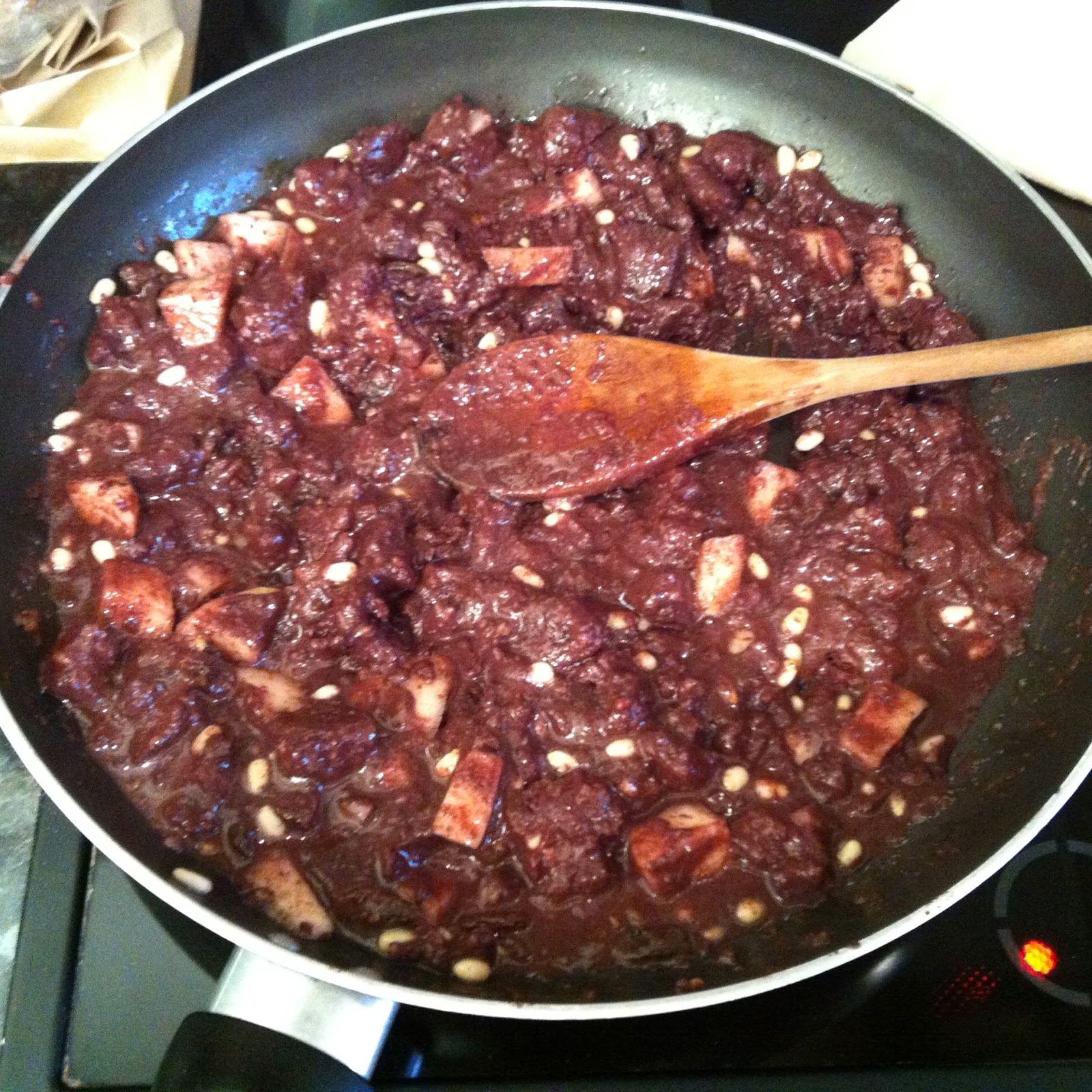 Pierate - Pie Reviews: Reci-Pie Review: Waitrose Black Pudding Pie