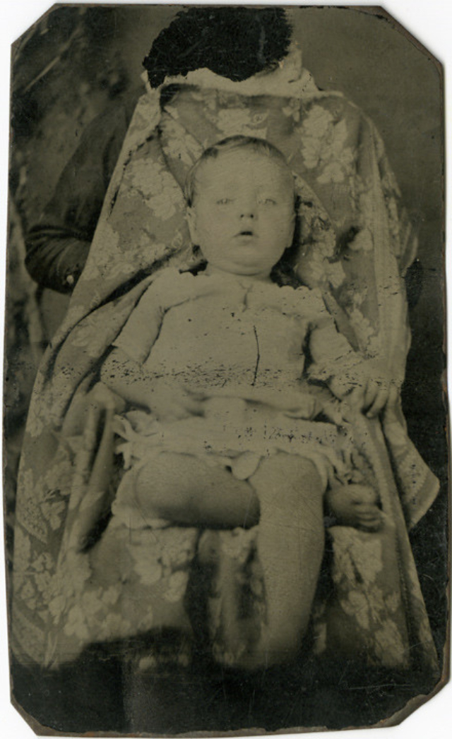 Spooky Hidden Mother With Scratched Out Face Photographs ~ Vintage Everyday