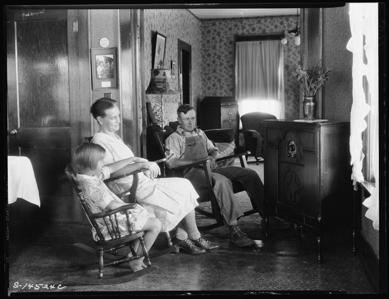 Before Television: Interesting Photos of People With Their Radios ...