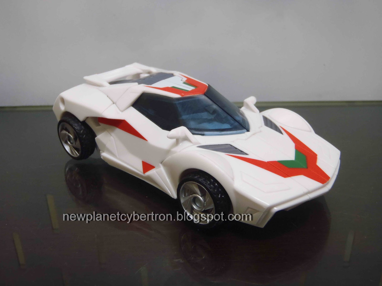 New Planet Cybertron: Transformers Review: Wheeljack (Prime RiD Deluxe)